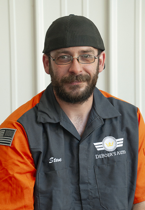 Behind the scenes look at Steve Elliott Technician